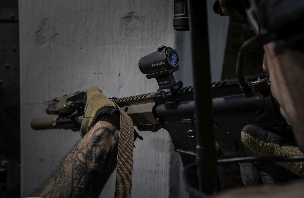 How to Mount a Red Dot Optic on Your AR-15 - AR15Discounts